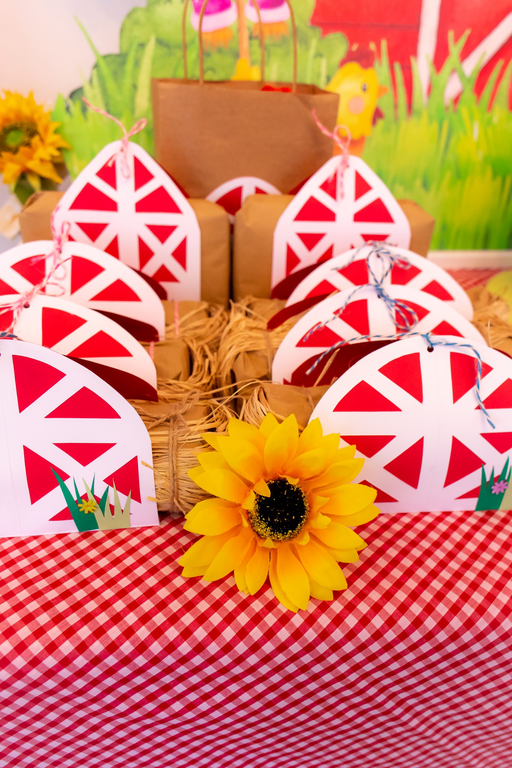 5 Top tips for planning a farmyard themed party for your toddler ...